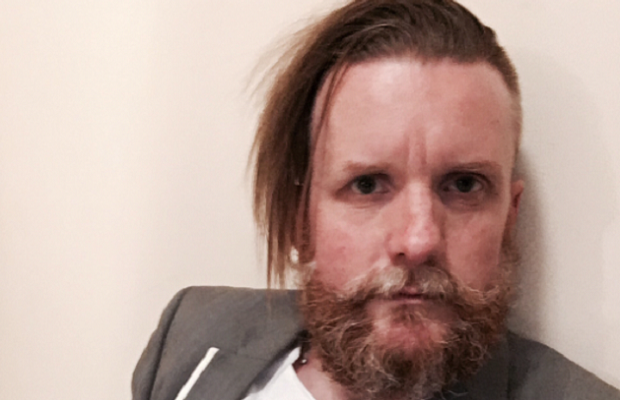 Tämä mies rakastaa korkokenkiä - katso kuvat!