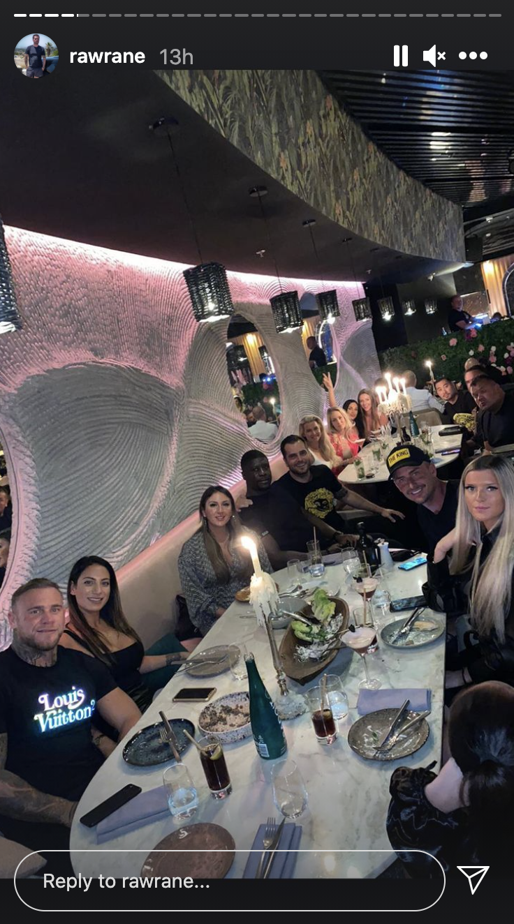 Katso kuvat! Niko Ranta-aho juhli villisti Dubaissa - mukana myös ...