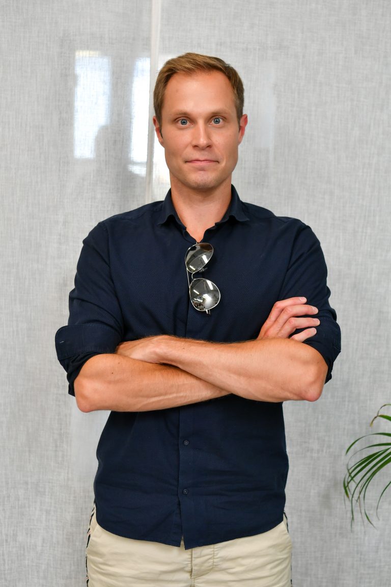 Jarkko Miettinen paljastaa yllättävän yhtenäisyyden Salkkarit-hahmonsa ...