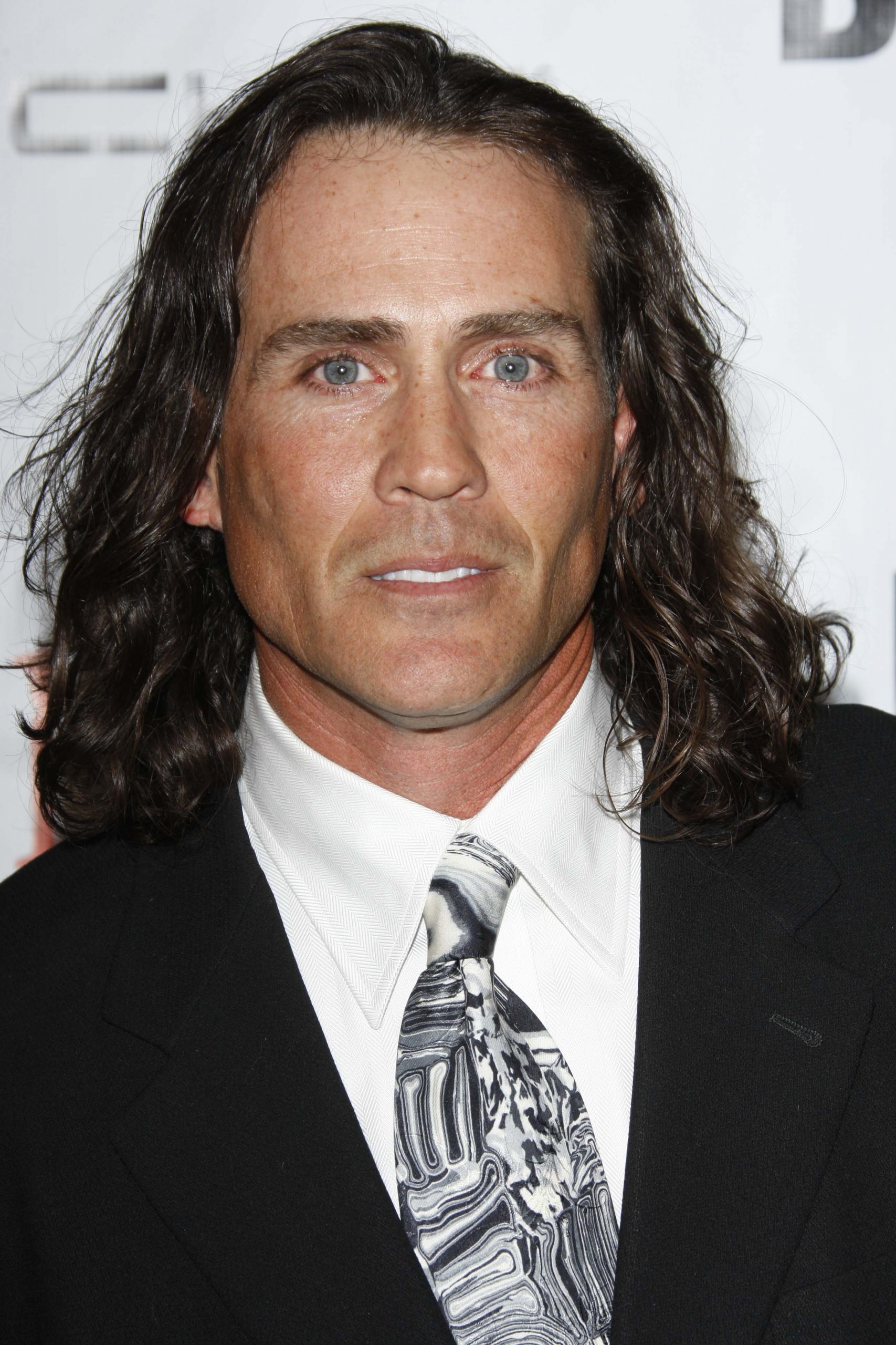 Tarzan-tähti Joe Lara on kuollut - joutui traagiseen lento-onnettomuuteen