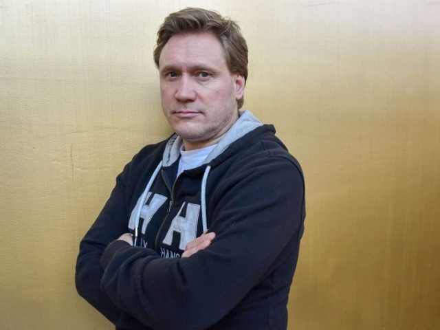 Samuli Edelmann hempeili suomalaislaulajan kanssa Tavastialla - näin ... Samuli Edelmann hempeili suomalaislaulajan kanssa Tavastialla - näin ...