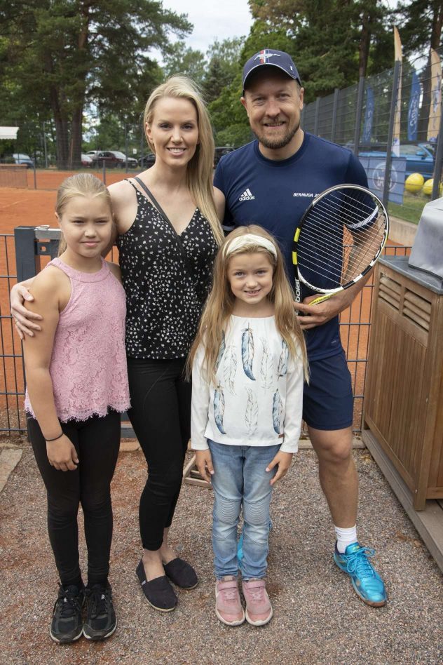Niklas Hagmanin uusi suhde sai Piritta Hagmanin tuntemaan syvää ...